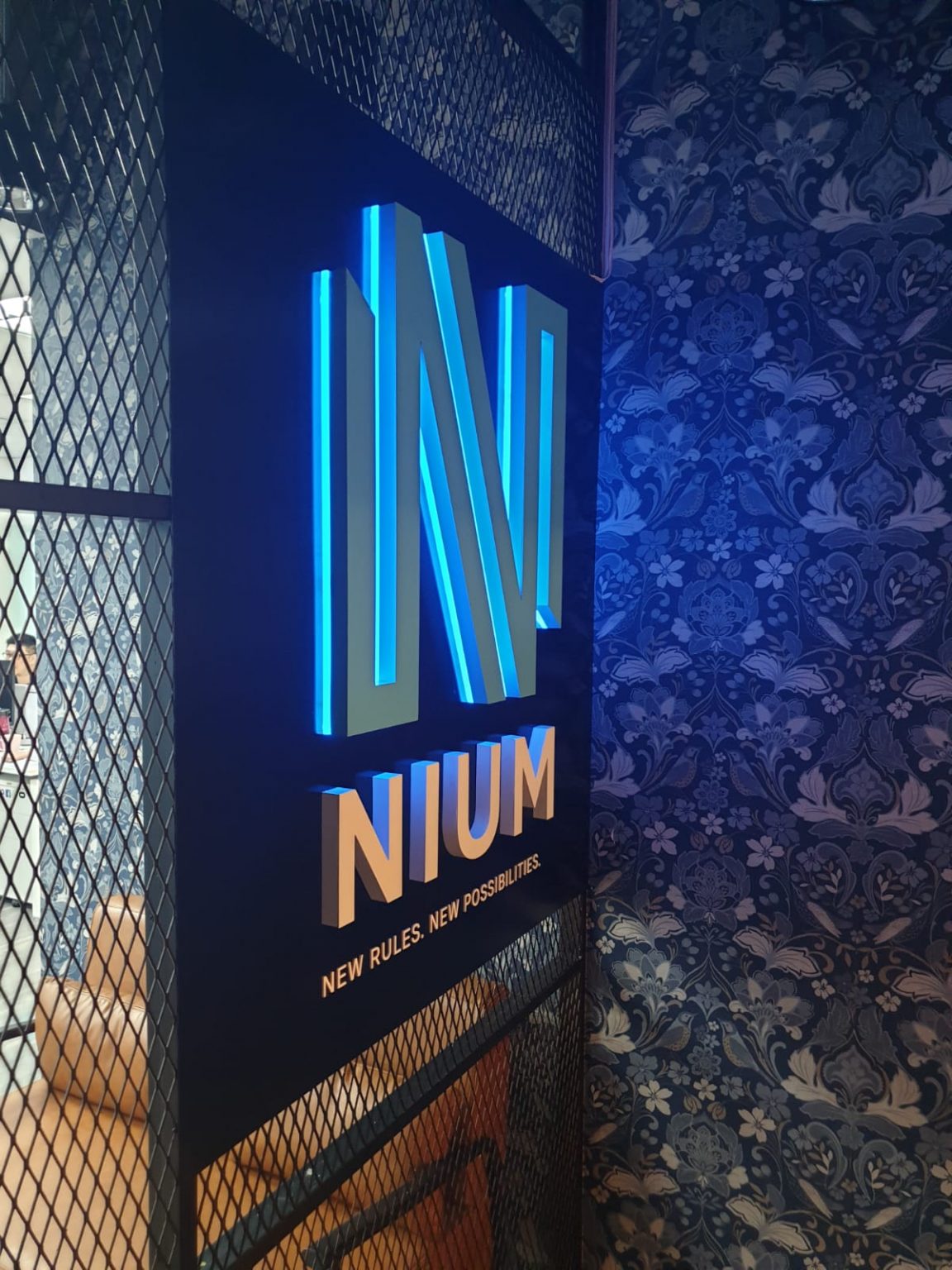 Blog – How Color of Lights Affect the Final Outlook of Signage